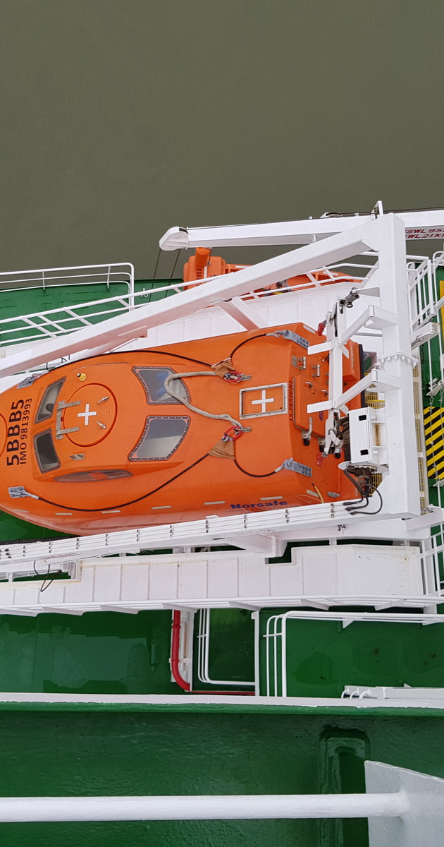 Maritime | Free-fall lifeboat and davit systems